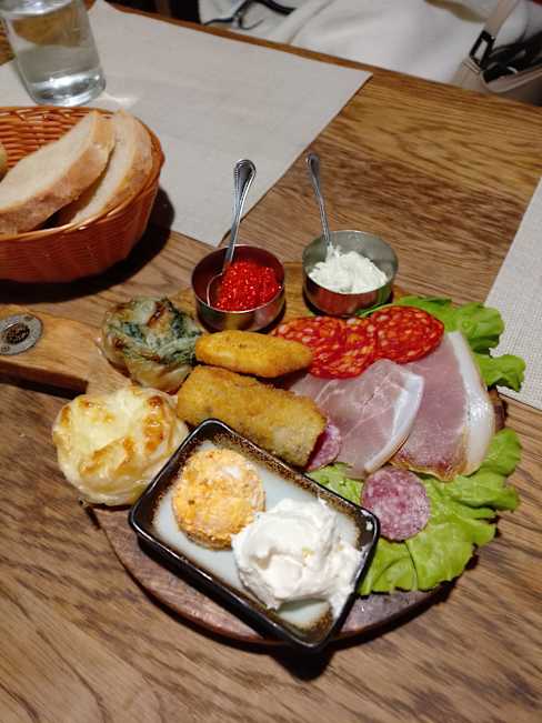 Restaurant Zavicaj - Au Pays Natal à Paris - Menu, avis, prix et ...