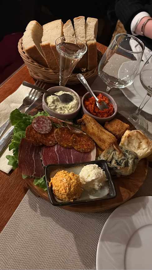 Restaurant Zavicaj - Au Pays Natal à Paris - Menu, avis, prix et ...