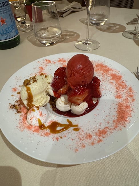 Restaurant La Toque Blanche à Les Mesnuls - Menu, avis, prix et ...