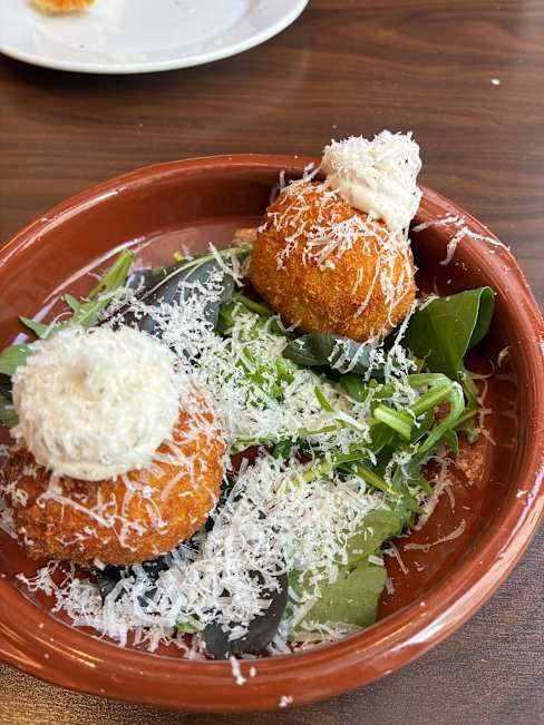 Mondo Pazzo i Sundbyberg - Restaurangens meny, öppettider, bokning ...