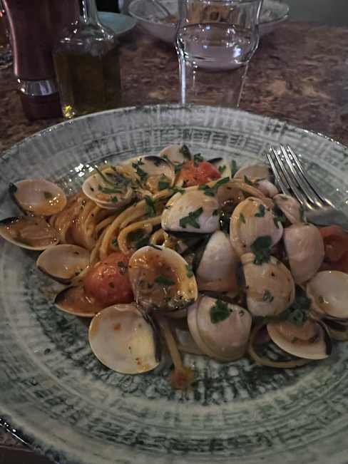 Mondo Pazzo i Sundbyberg - Restaurangens meny, öppettider, bokning ...