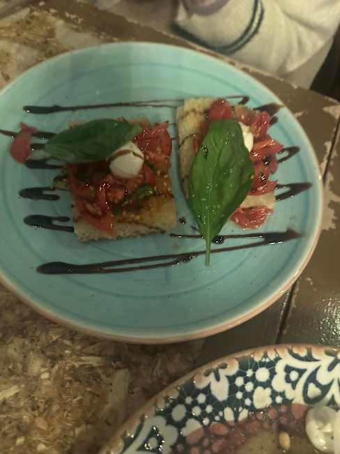 Mondo Pazzo i Sundbyberg - Restaurangens meny, öppettider, bokning ...