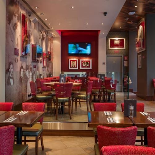 Hard Rock Café Vienna in Wien - Bewertungen, Speisekarte und Preise ...