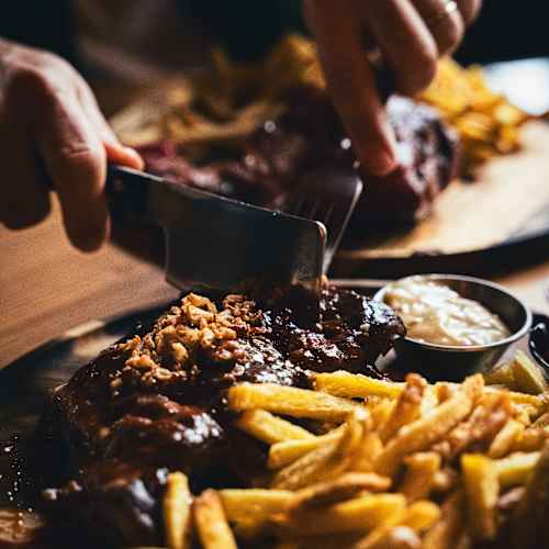 The Bowler - Pub & Steakouse in Paris - Restaurant Reviews, Menu and ...