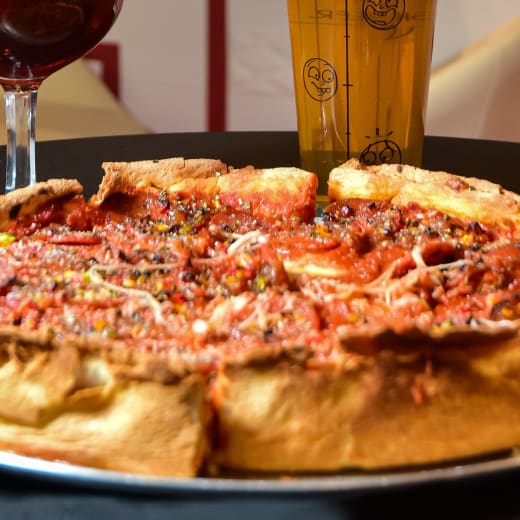 Chicago Style Pizza - Maudes in Madrid - Restaurant Reviews, Menu and ...