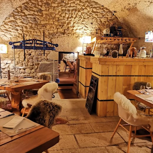 Restaurant Le buron - Bulle de Salers à Saint-Simon - Menu, avis, prix ...