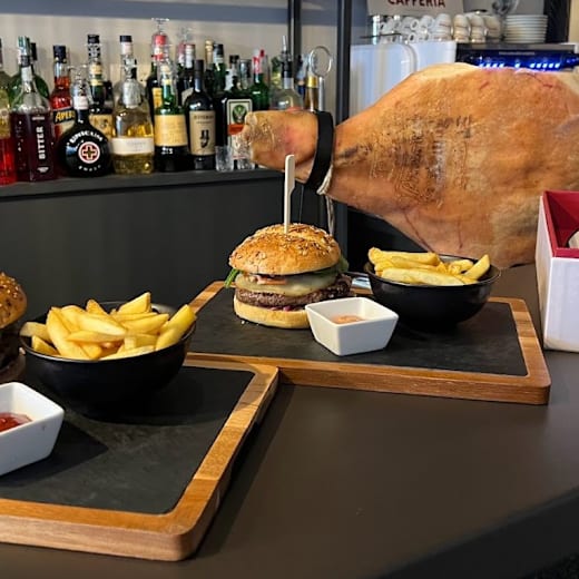 Burger Room in Milan - Restaurant Reviews, Menu and Prices | TheFork