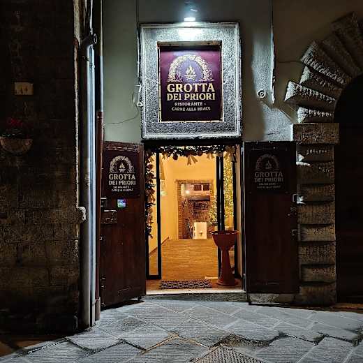 Grotta Dei Priori a Perugia - Menu, prezzi, immagini, recensioni e ...