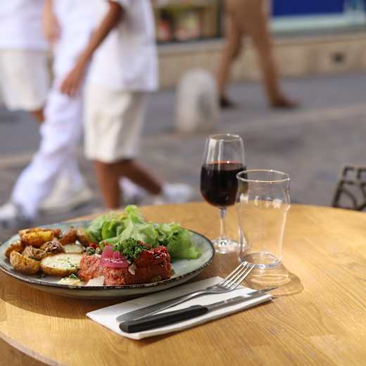 MOS PUB Bellecour - Brasserie & Bar in Lyon - Restaurant Reviews, Menu ...