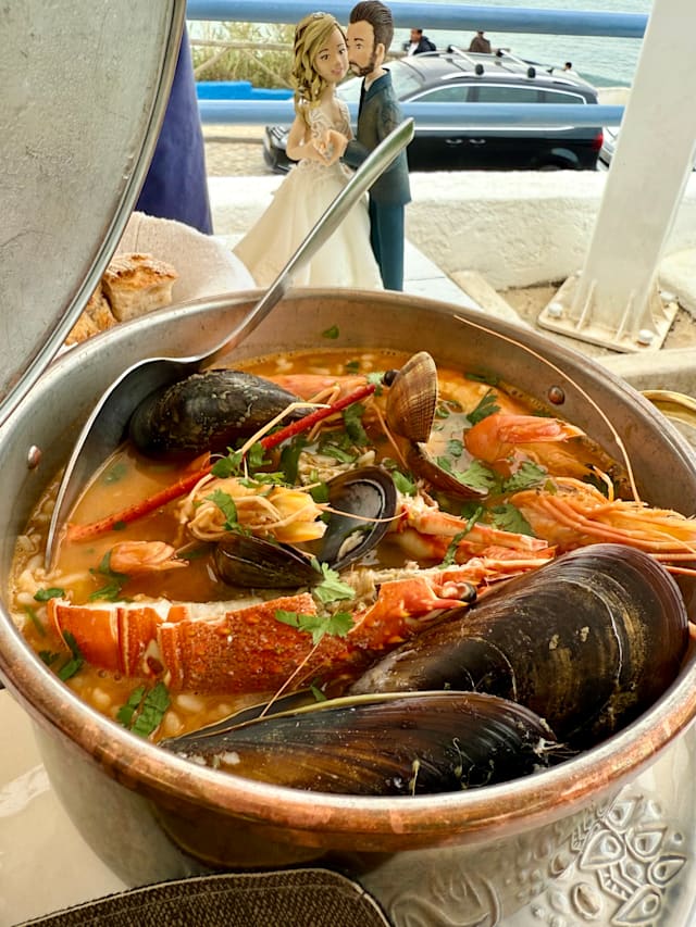 Golfinho Azul em Encarnação - Preços, menu, morada, reserva e ...