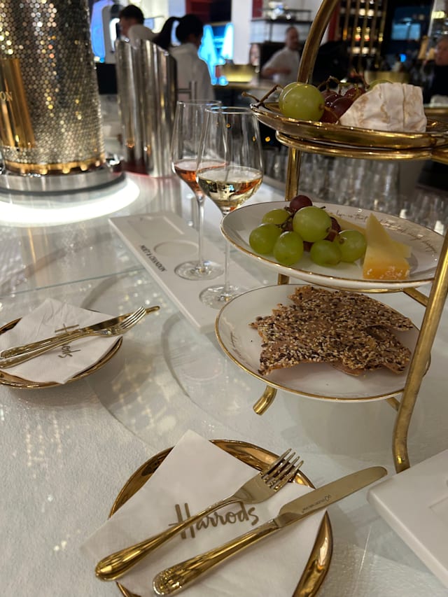 Moet & Chandon Champagne Bar at Harrods in London - Restaurant Reviews ...