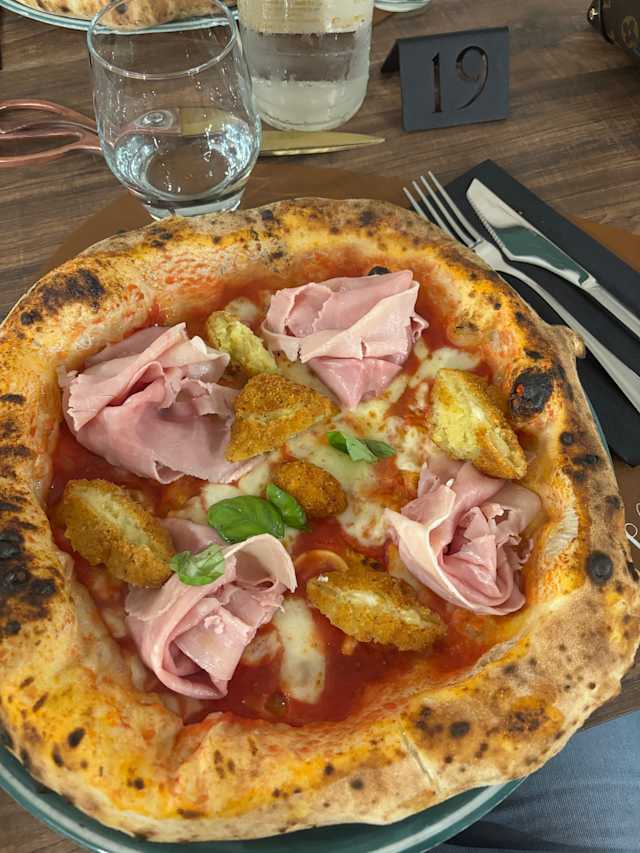 Pizzeria Vincenzo Capuano Genova a Genova - Menu, prezzi, immagini ...
