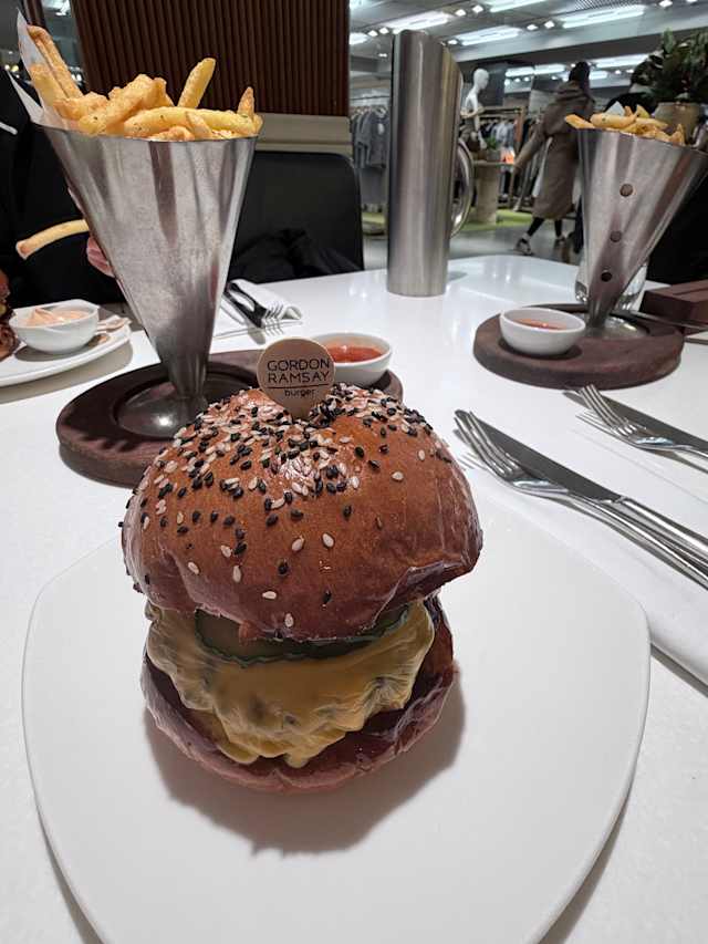 Gordon Ramsay Burger at Harrods in London - Restaurant Reviews, Menu ...