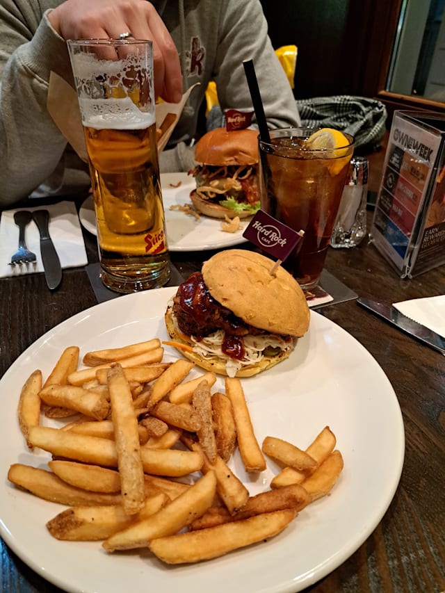 Hard Rock Café Vienna in Wien - Bewertungen, Speisekarte und Preise ...